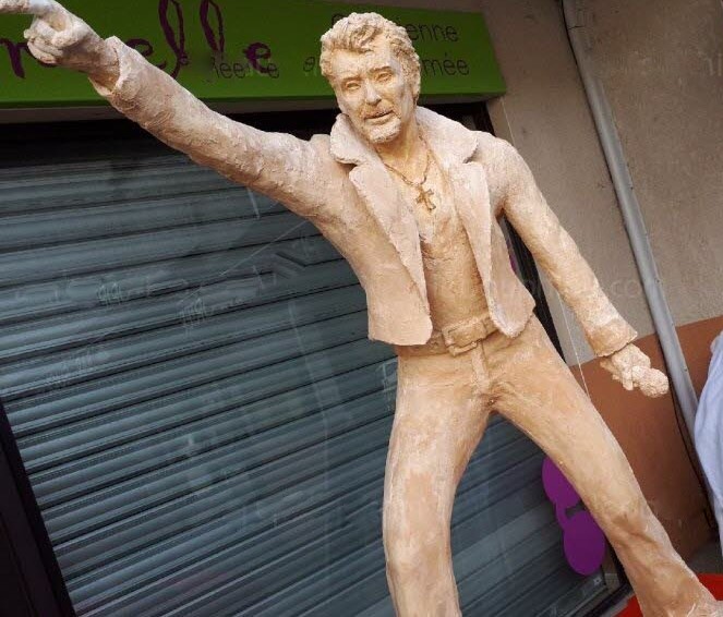 La statue de Johnny prend forme dans un atelier valentinois | Noz'infos